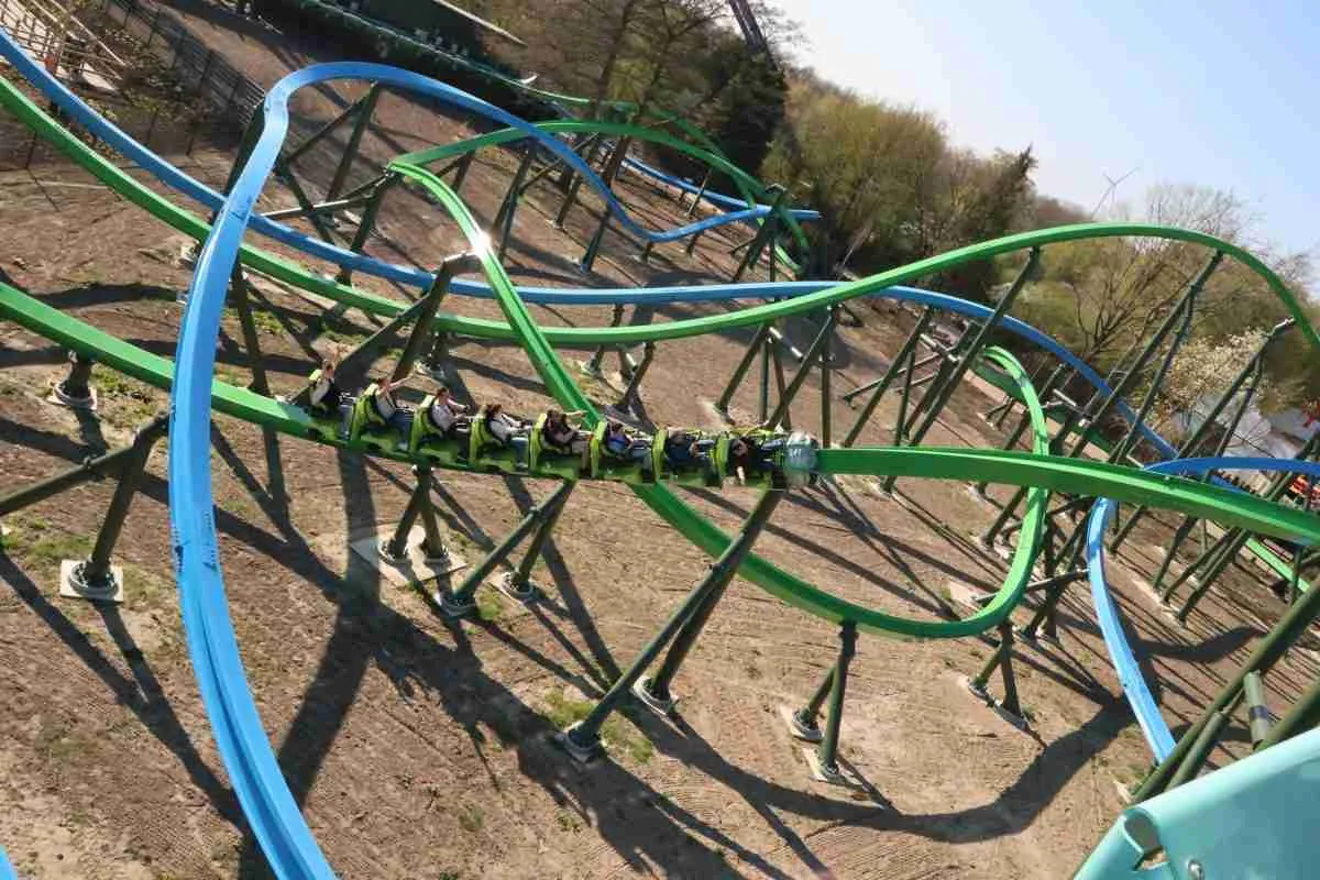 YOY - Walibi Holland's Single Rail Coaster